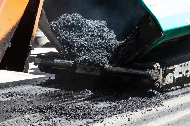 What's the Difference Between Hot Mix and Cold Mix Asphalt?